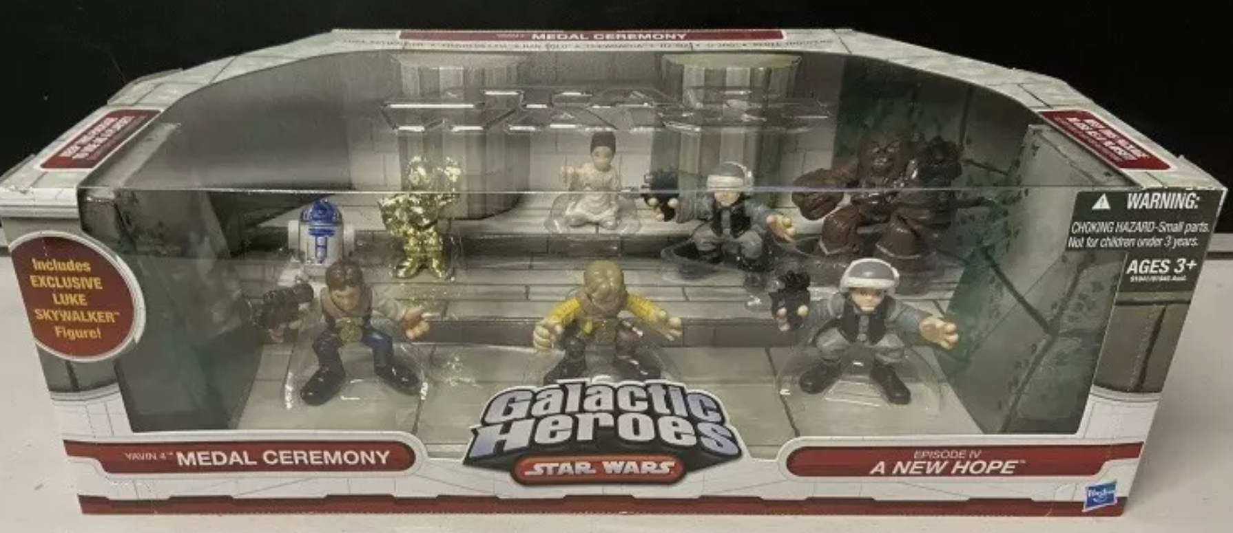 Yavin 4 Medal Ceremony - Galactic Heroes (2005-2011) Cinema Scenes ...