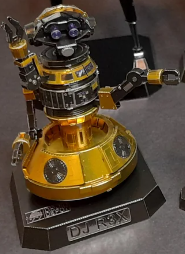 DJ-R3X - Star Wars Metal Earth Droid Depot Metal Kit