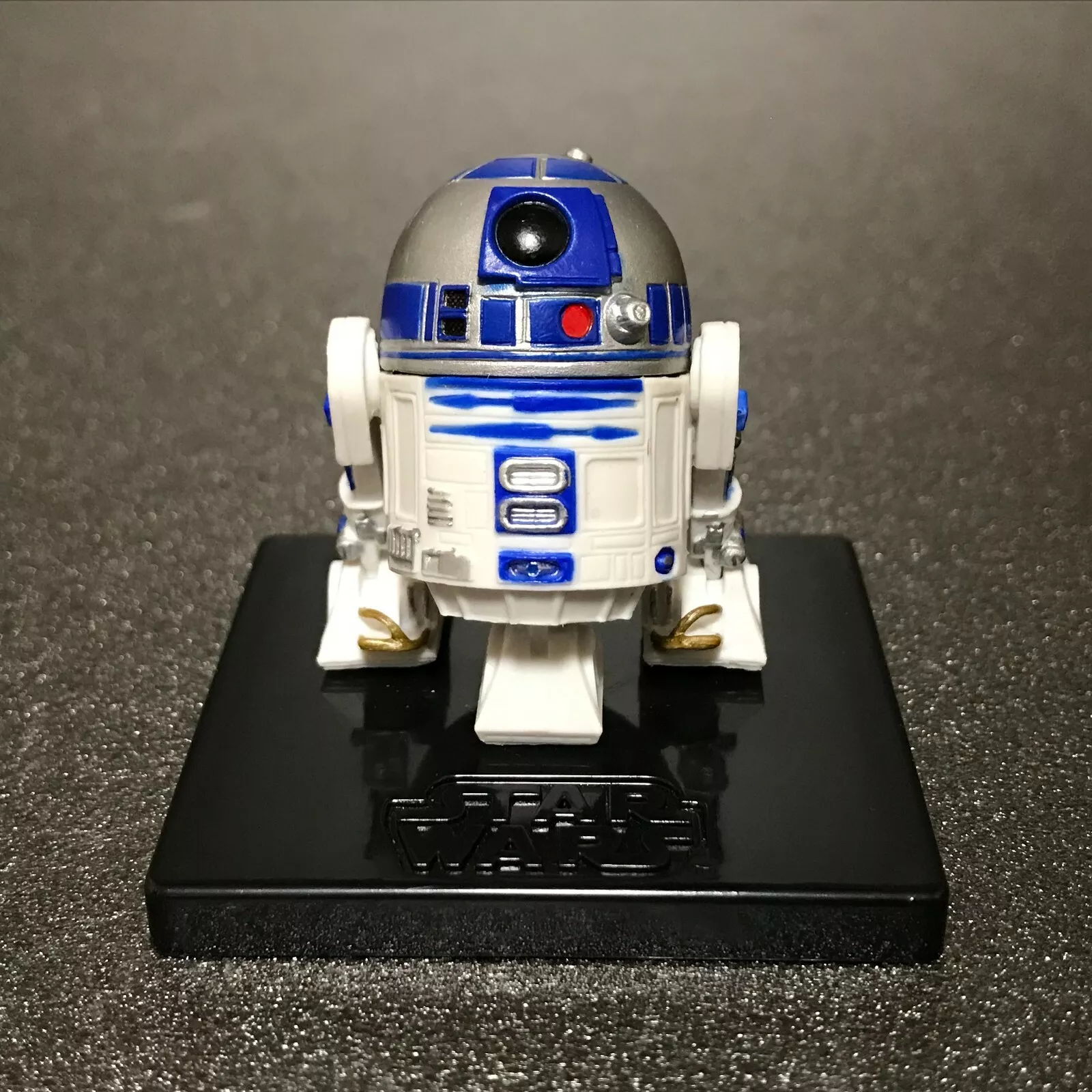 R2-D2 - Star Wars Banpresto World Collectible Figure