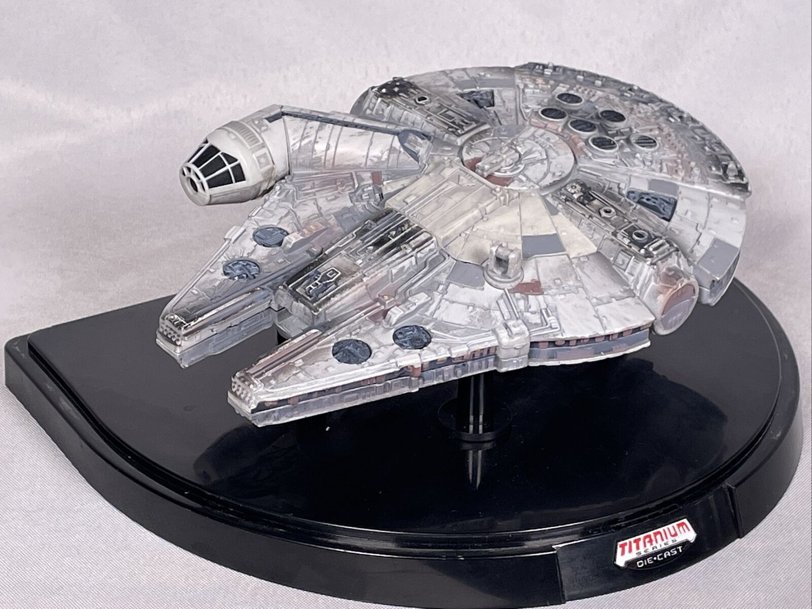 Millennium Falcon - Titanium Series Ultra Vehicles
